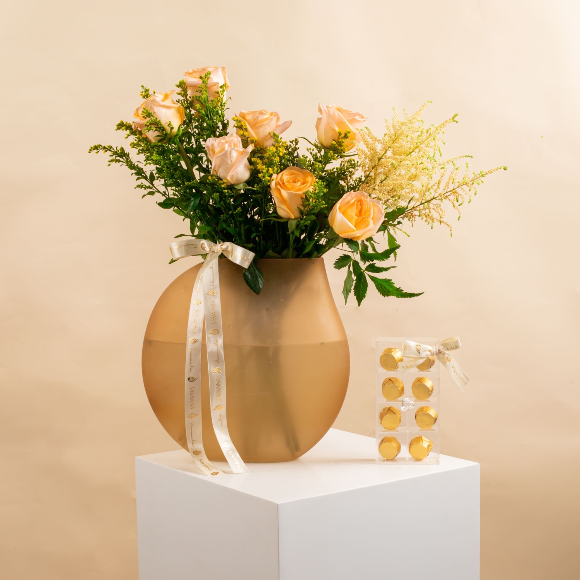 SAVANNA Boutique. Peach Rose Glass Vase |Chocolate 8Pcs